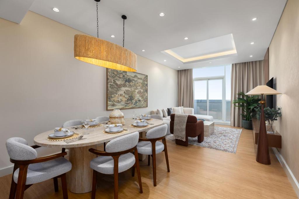 Maison Privee - Chic Downtown Living with Dubai Cityscape Views, Dubai ...