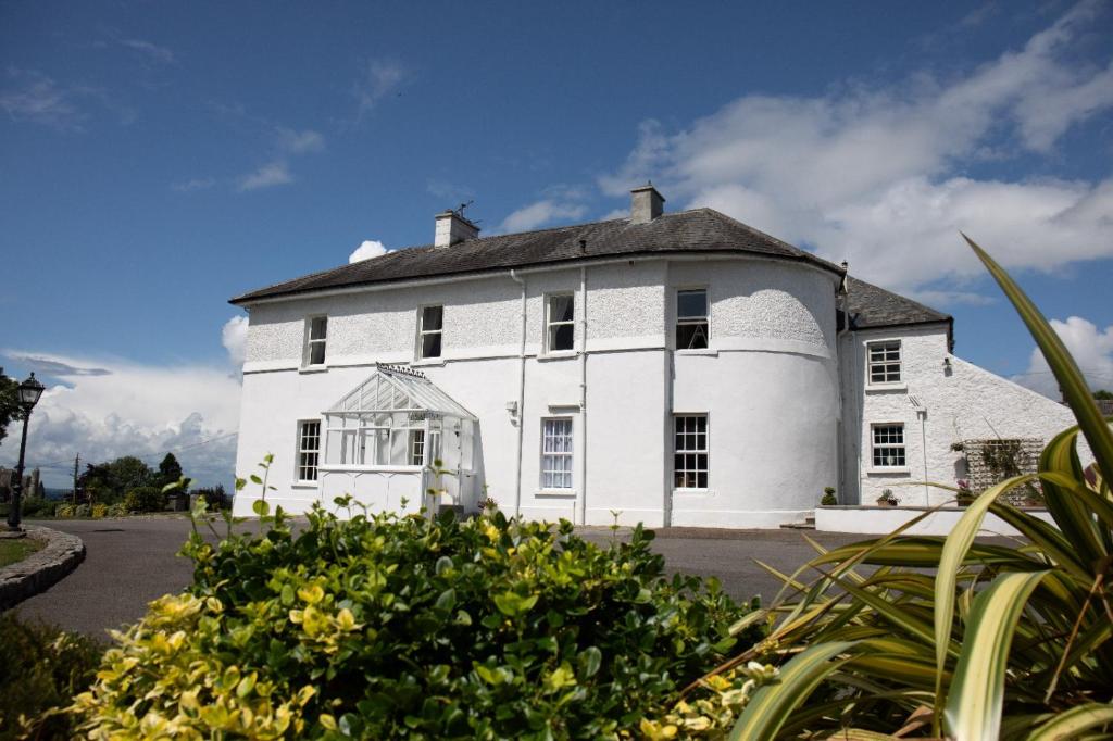 Hill House, Georgian period house, sleeps 17, Cashel (updated prices 2026)