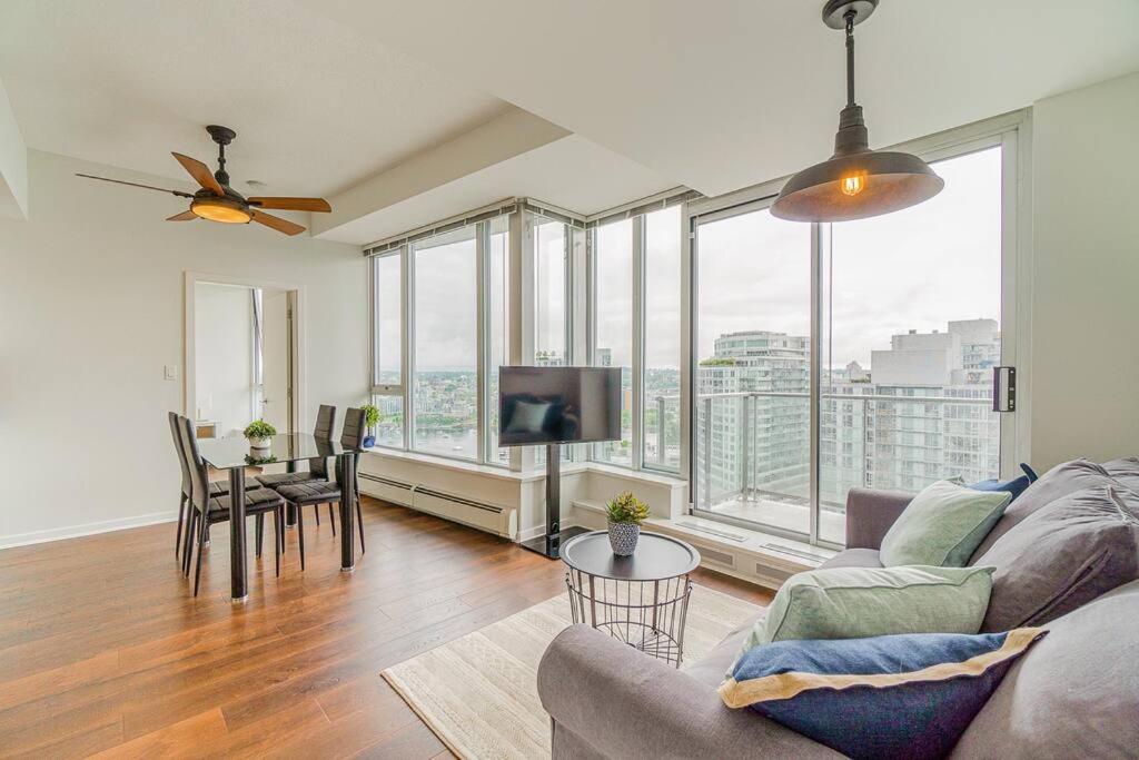 Home in the Sky with Gorgeous Water Views, Vancouver (precios ...