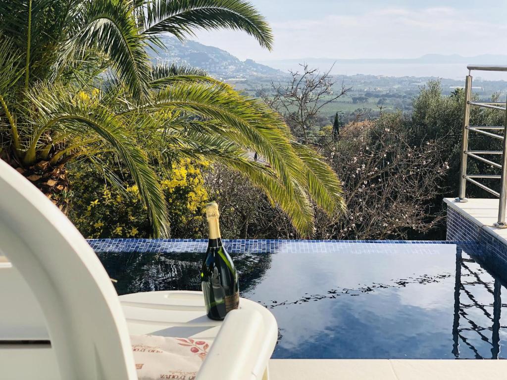 3 REYES. Villa moderna con impresionantes vistas a la Bahía de Roses ...