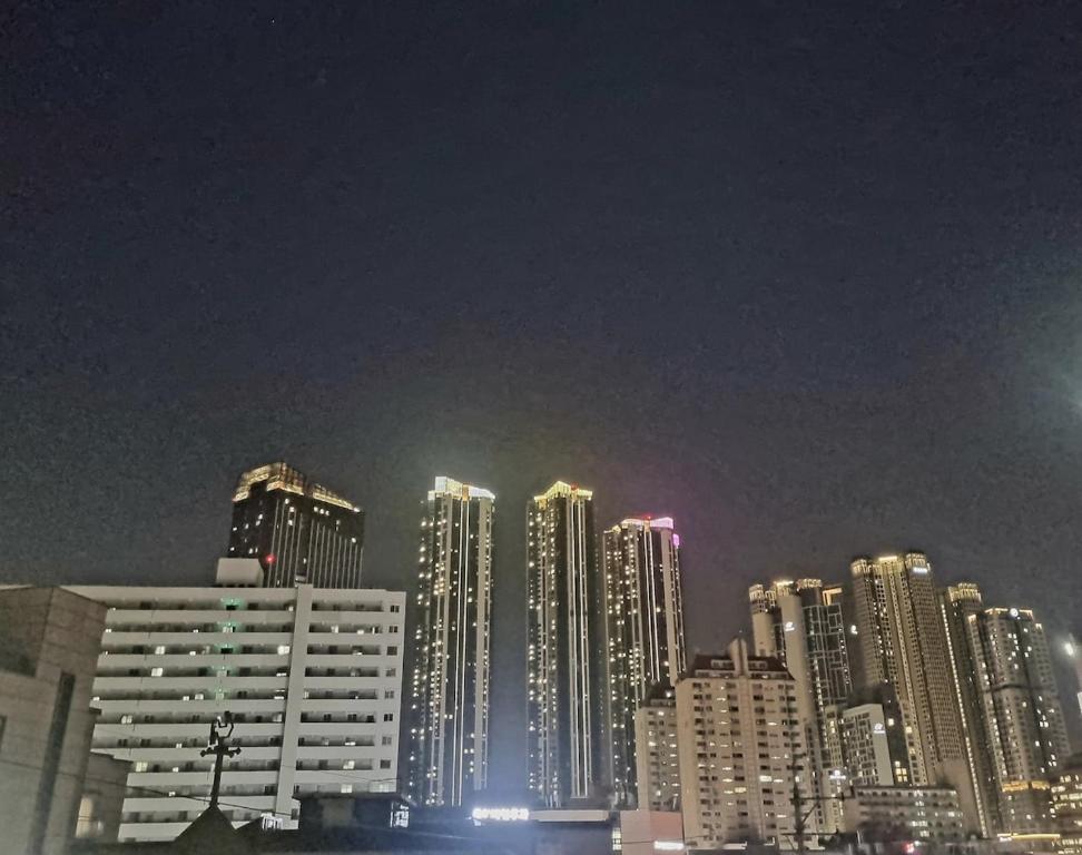 首爾的Emotional accommodation, DDP, Dongdaemun, Jongno, Myeongdong ...