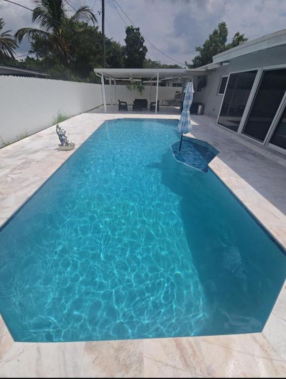 Miami Lifestyle, Modern, Private heated Pool, BBQ, North Miami Beach ...