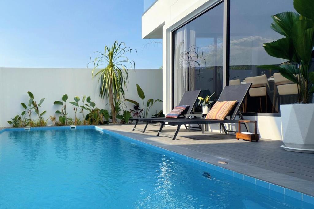 Chiang Mai City Center Luxury Pool Villa 4 Bedrooms 5 Bathrooms, Close ...