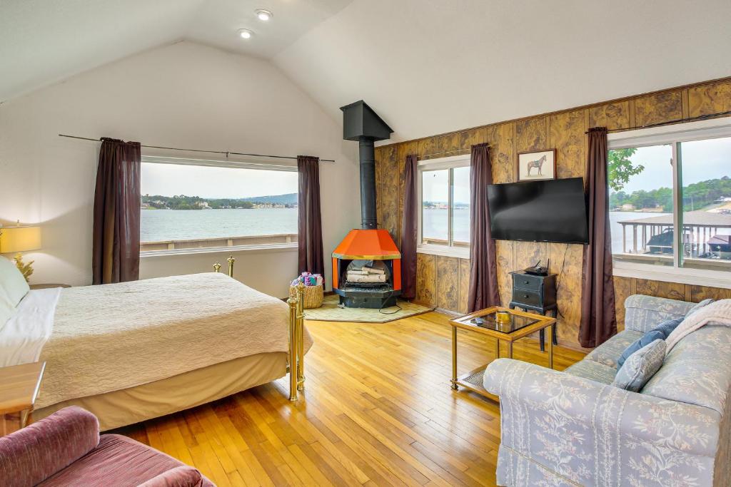 Shared Dock, Lake Hamilton Views Waterfront Abode، Lake Hamilton (أسعار ...