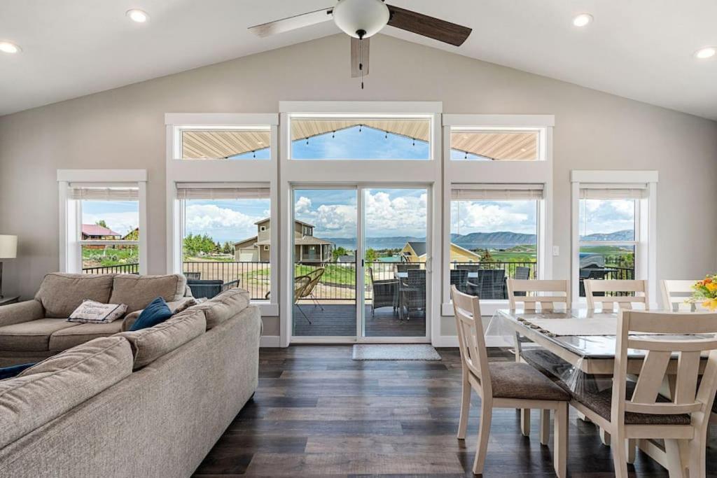 Bear Lake Getaway - Private Hot Tub, Views, Ideal Beach, Ping-Pong ...