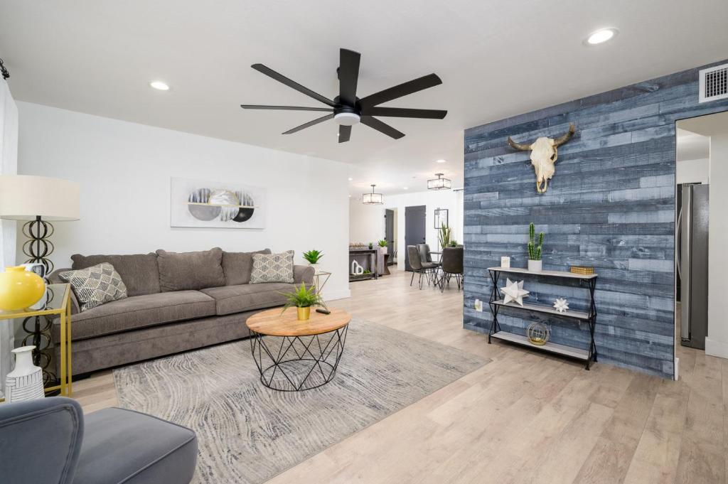 4BR Mod House - Pool, Spa and Grill - Near Old Town, Scottsdale ...