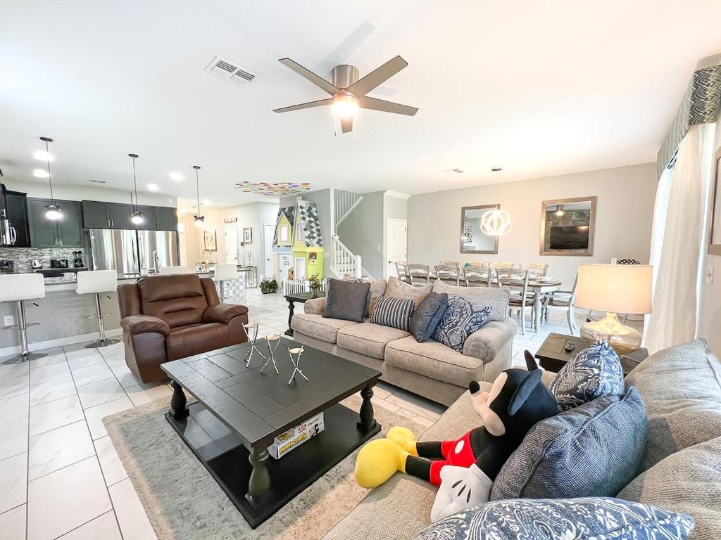 Minnie Mansion II 8 Bedroom Luxury Villa w Arcade, Davenport (updated ...