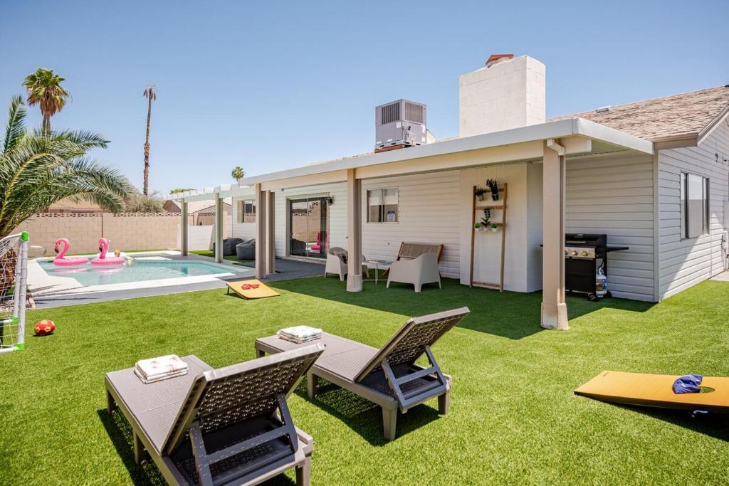 Retro Modern Oasis Pool Golf, Las Vegas (prezzi aggiornati per il 2025)