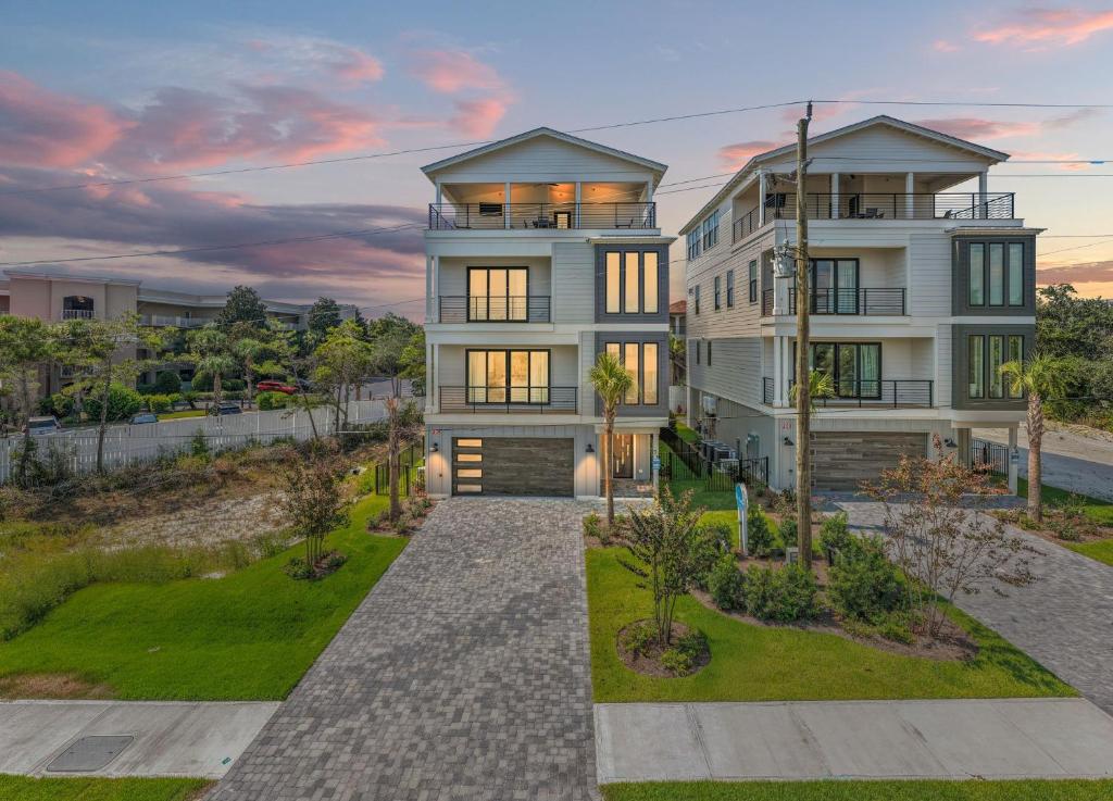 BRAND NEW Coastal Modern Beach Retreat w/ Private Pool, 1 Minute to the ...