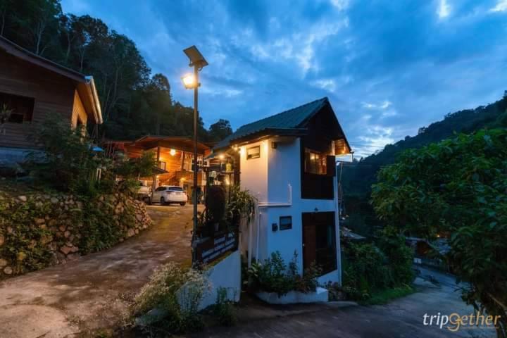 โฮมสเตย์ พ่อหลวง แม่หลวง บ้านแม่ลาย, Ban Pok Nai (aktualizované ceny na ...