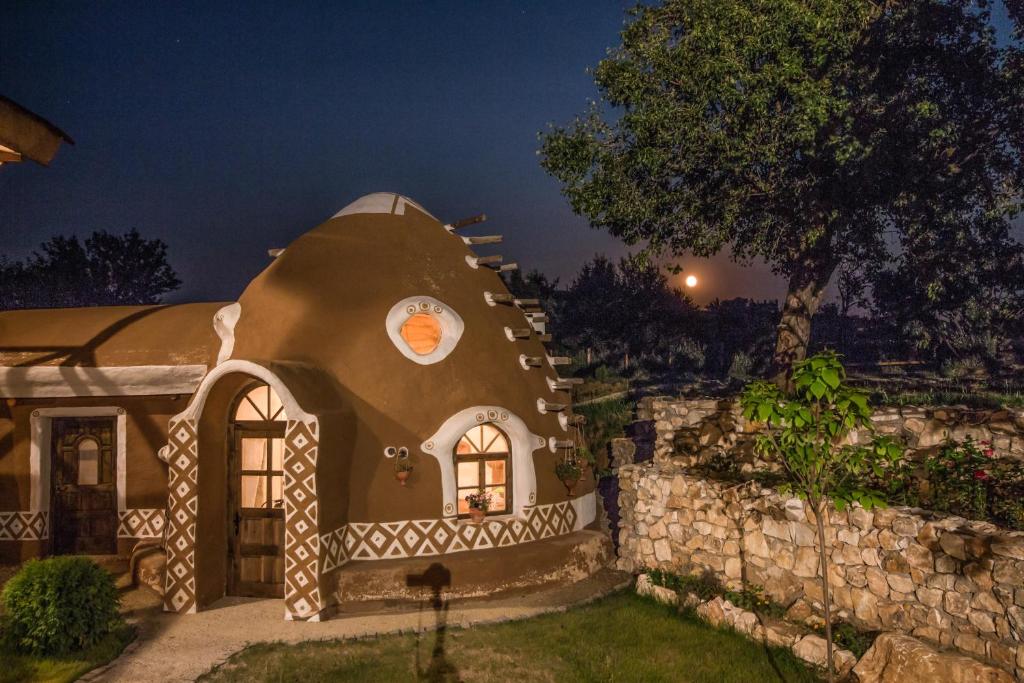 Cob Camp-Adults Only, Dŭbravite (updated prices 2024)
