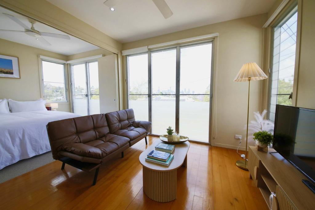 Toowong Home with Breathtaking City Views, Brisbane (updated prices 2026)
