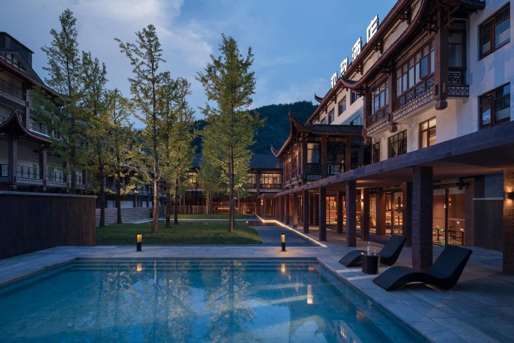 FunGee S Hotel Zhangjiajie National Forest Park, Wulingyuan sign gate ...