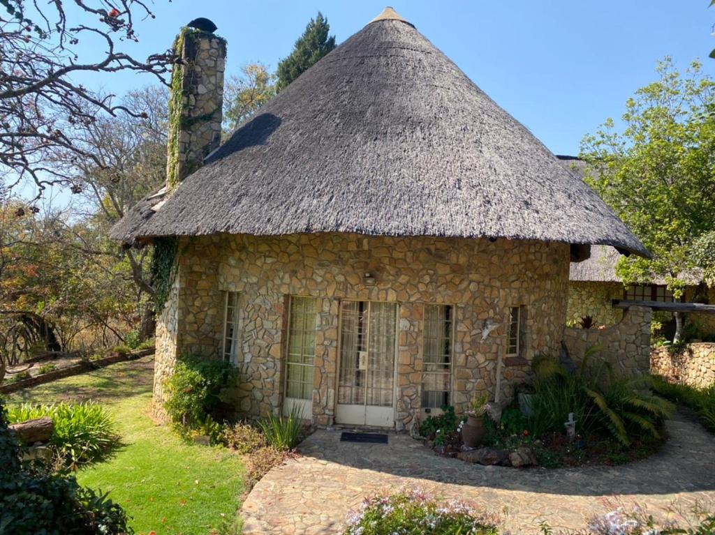 Beautiful round shaped cottage - 2094, Juliasdale (prezzi aggiornati ...