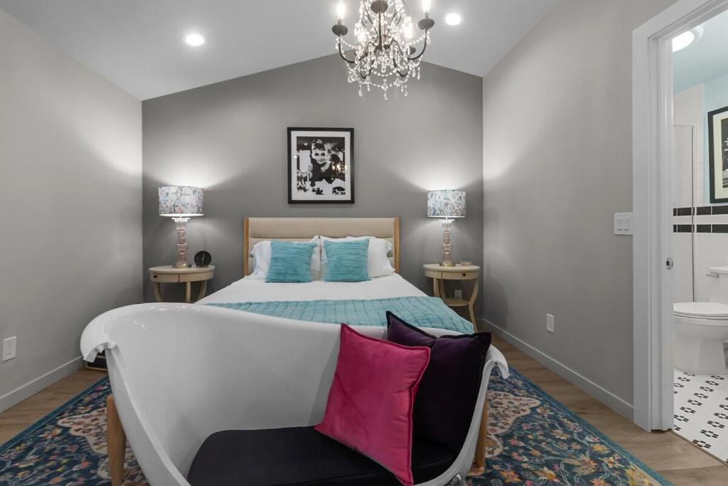 Newly Renovated The American Hotel Breakfast at Tiffany's Suite, Lake ...