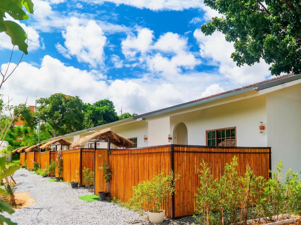 Patcharapon Resort, Ban Pong (prețuri actualizate 2025)