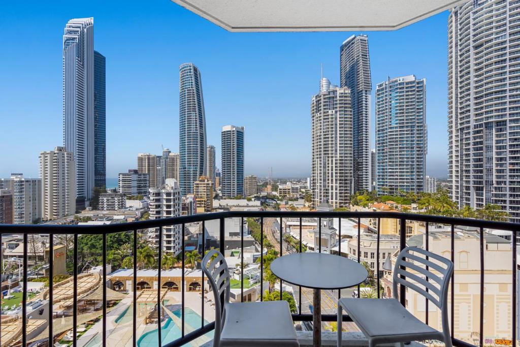 Ocean-View Studio Prime Central Location by Cavill, Gold Coast (updated ...