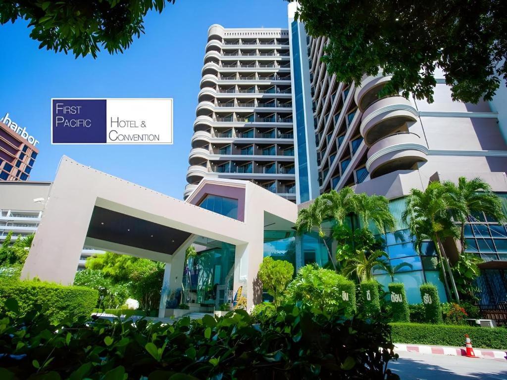 First Pacific Hotel & Convention, Паттайя (актуальные цены 2026 года)