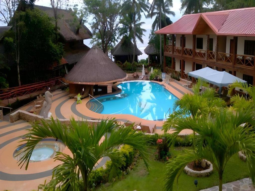 Nataasan Beach Resort and Dive Center, Sipalay (tarifs actualisés pour ...
