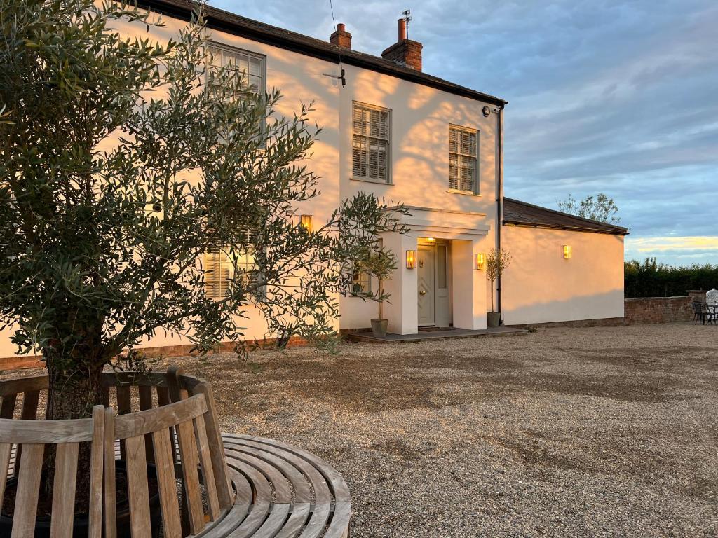 Gilbertson House-York-luxury-sleeps 7 with hot tub, York (preços ...