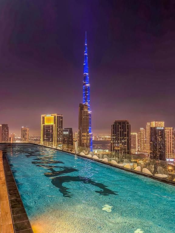 CH Burj Khalifa View Pool 1BR Paramount Escape, Dubai (updated prices 2026)