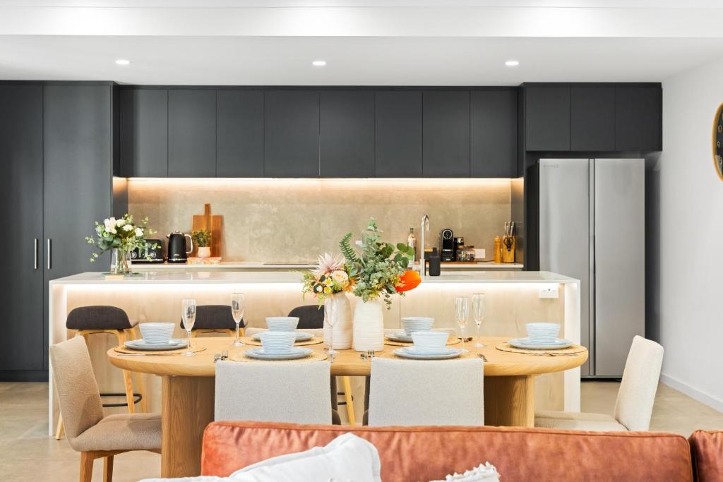 The Scarborough Mirage - Modern elegant home - Heated Pool - Games room ...