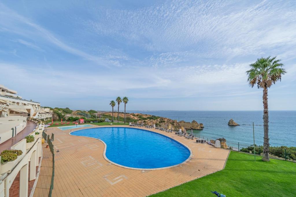 Sea View & Shared Pool in Lagos by HostWise, Lagos (updated prices 2026)