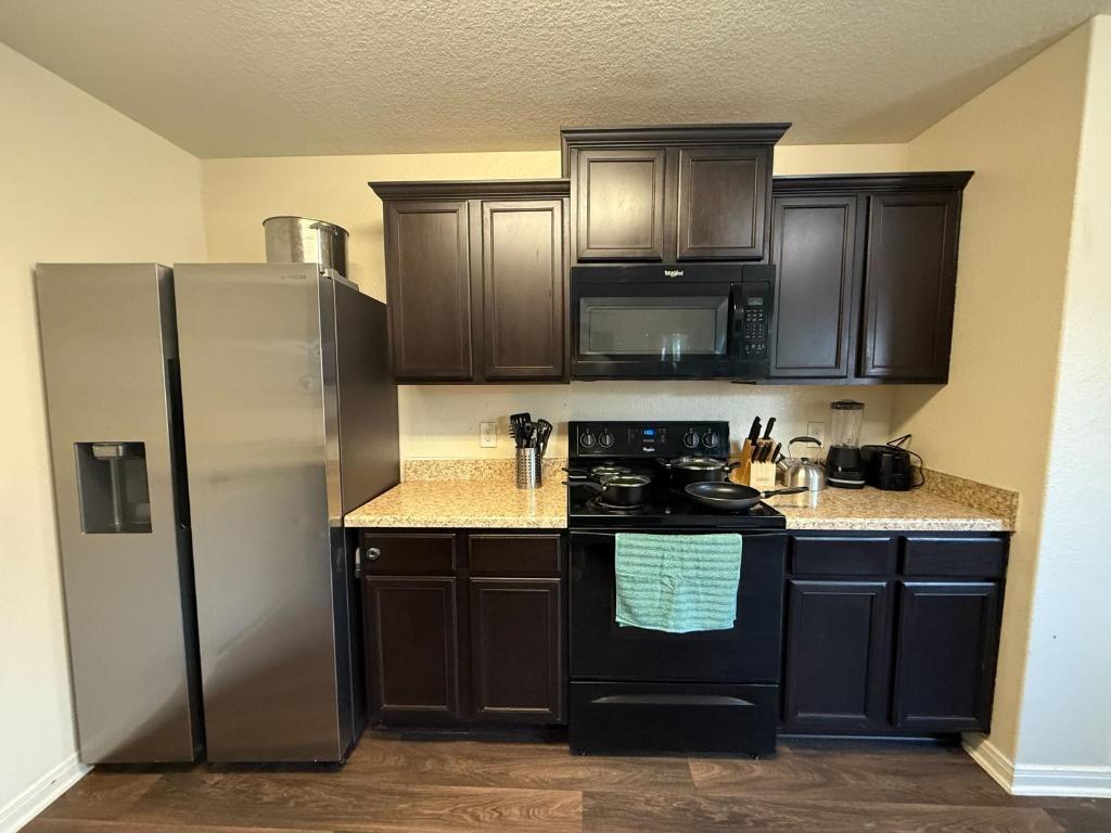 Family home 3 BR house with full kitchen and Backyard, San Antonio ...