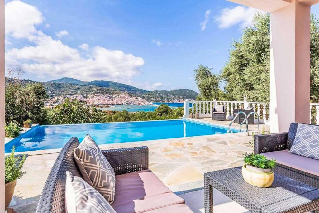Villa Revenio, Skopelos Town (updated prices 2026)