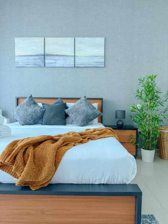 Marina View-2BR,6 Guests, Central location, Marina Walk, Dubai ...