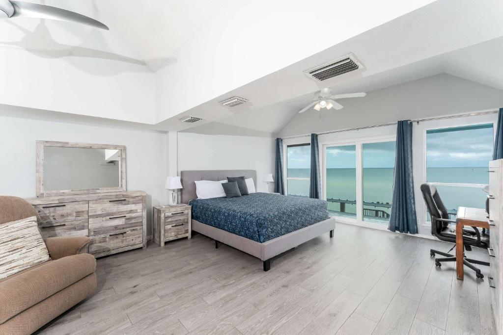 Bayside Waterfront Home with Private Patio, Port Isabel (updated prices ...
