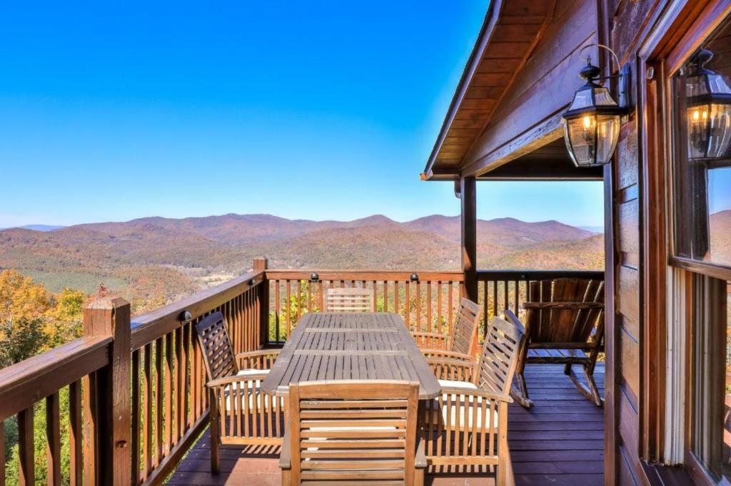 Amazing Mountain View - Outdoor Hot Tub, Pool Table + Outdoor Fireplace ...