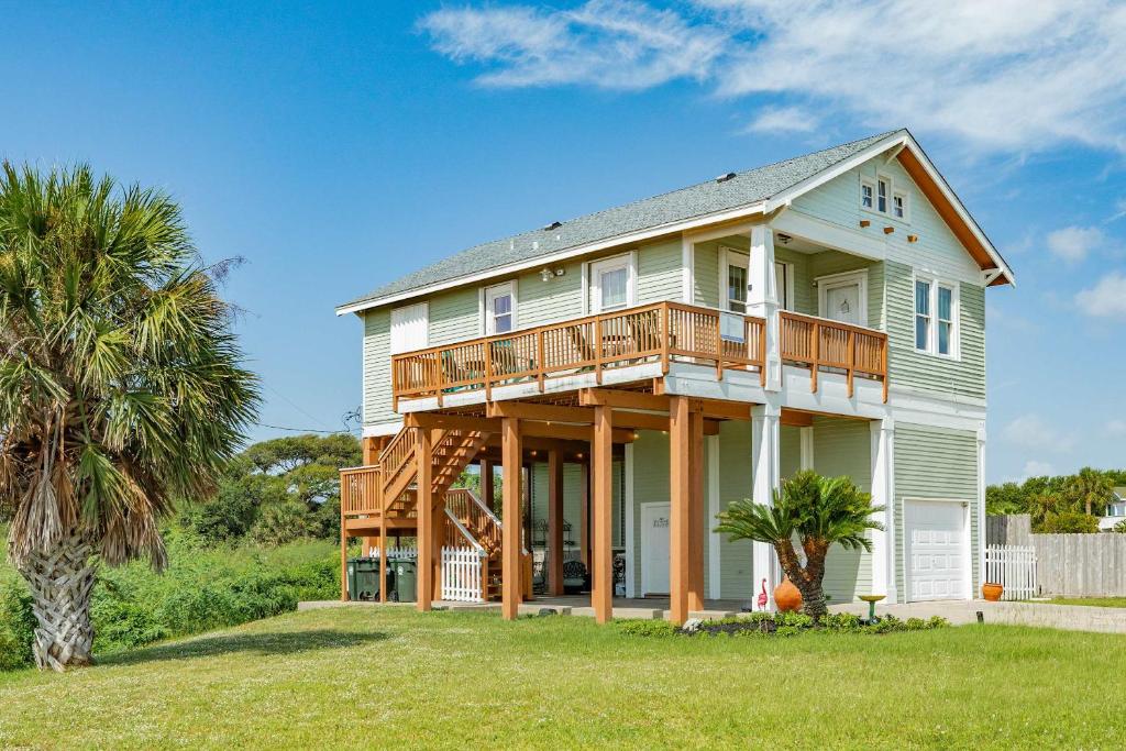 Stunning Design Style Meets Laid-Back Beach Life, Galveston (2026 ...