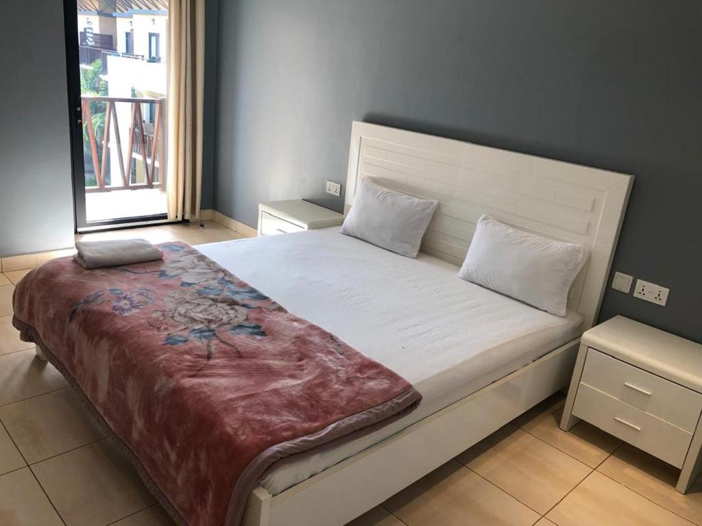 Senegambia Central, Elephant Island (2025 güncel fiyatları)