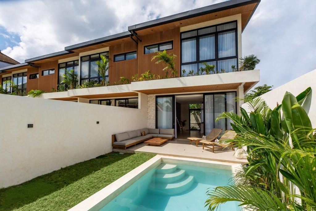 Sunset Bliss Villa with Private Pool-North Canggu, Dalung (מחירים ...