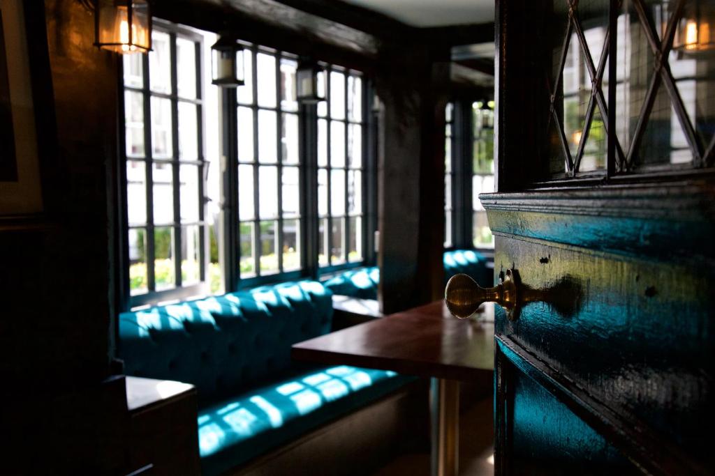 The Talbot Inn, Woking (updated prices 2025)