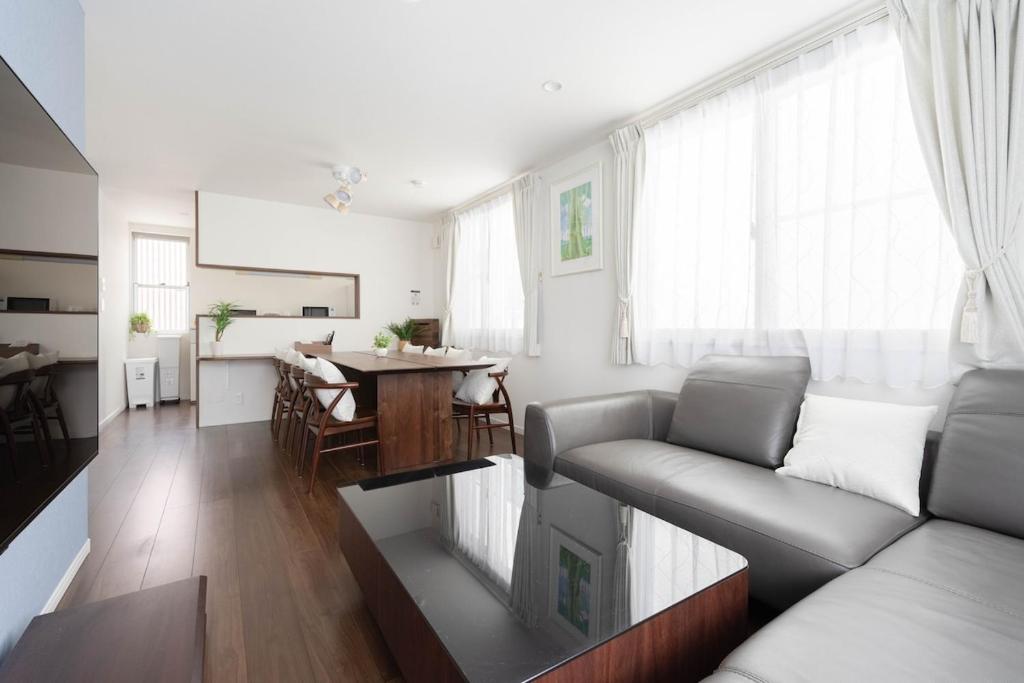 5LDK house near Keisei Tateishi Station Up to 18 people Spacious luxury House YUKI, Tokyo ...