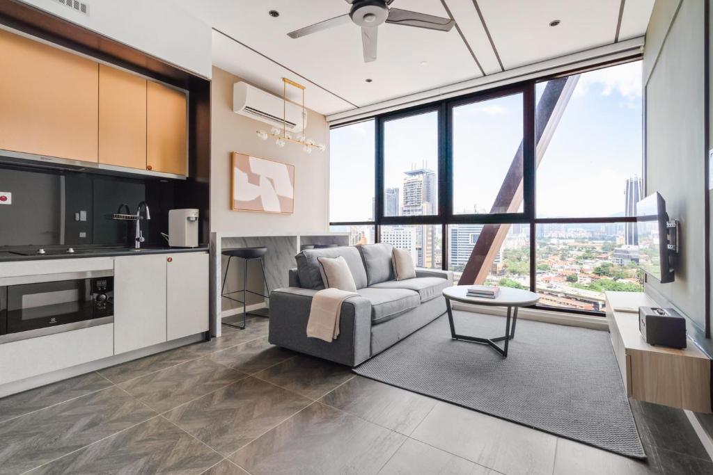 Blueground Kuala Lumpur rooftop pool nr KLCC KUL-6, Kuala Lumpur ...