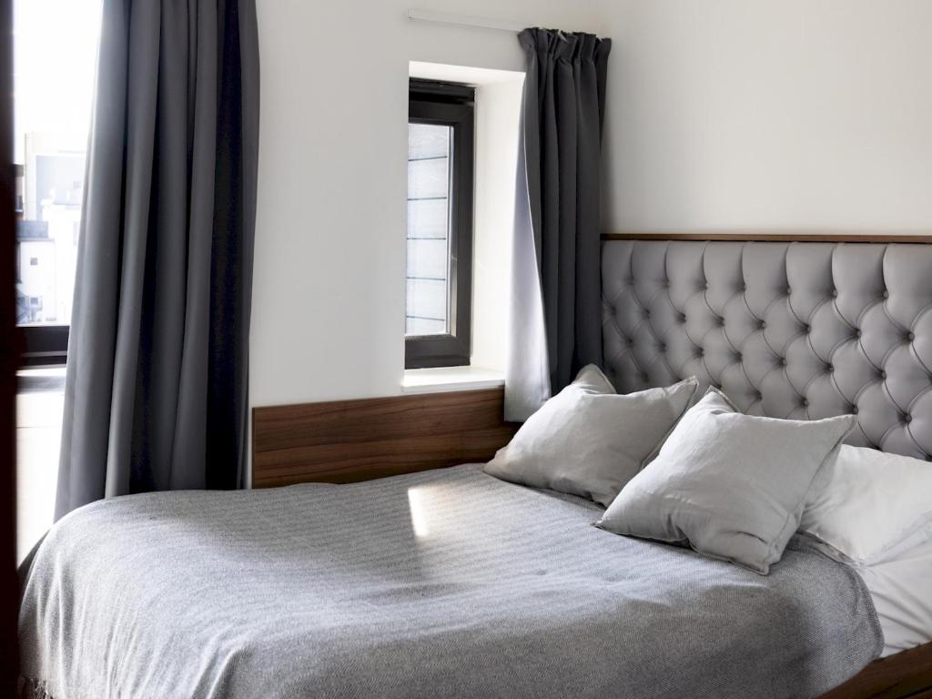 Pass the Keys Modern apartment with Marina view, Lincoln (updated ...