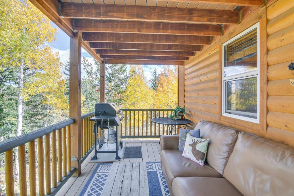 Private Wooded Escape with Scenic Decks in Jefferson, Bordenville ...