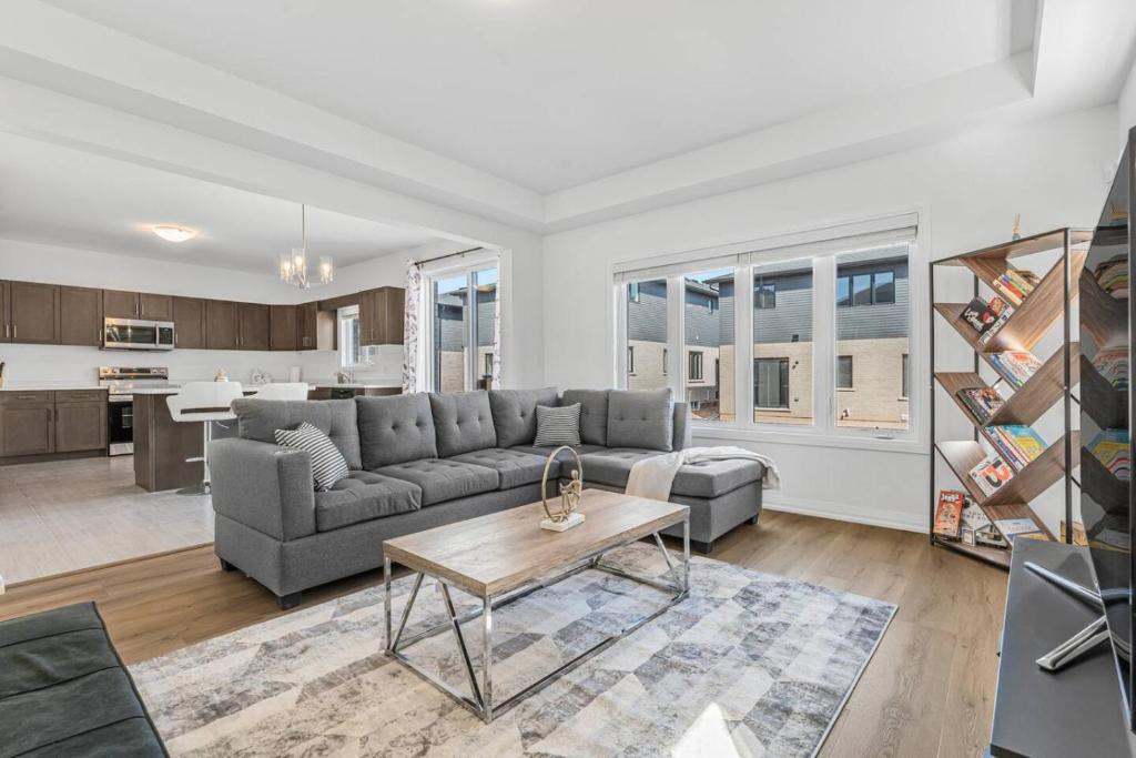 Luxury New Home By Niagara Fall, Fonthill (updated prices 2026)