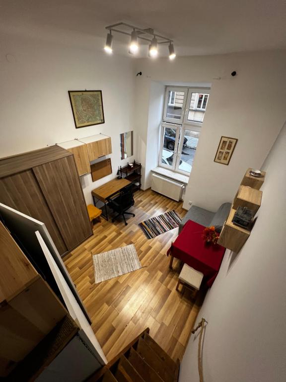 small studio flat with loft, Краков (актуальные цены 2026 года)