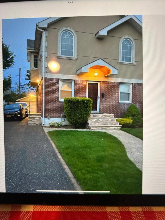 Charming 2 Bedroom One Block from UBS Arena!, Elmont (bijgewerkte ...