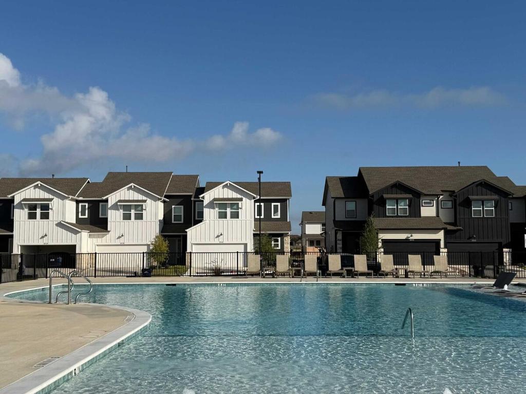 Spacious 4BR Oasis - Pool - Patio - 8 Min to Kalahari, Round Rock ...
