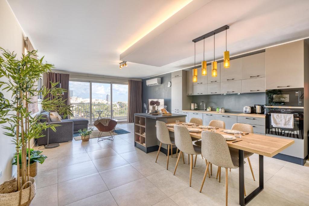 Timeless Valley Penthouse in Balluta Bay, St. Julian's (preços ...