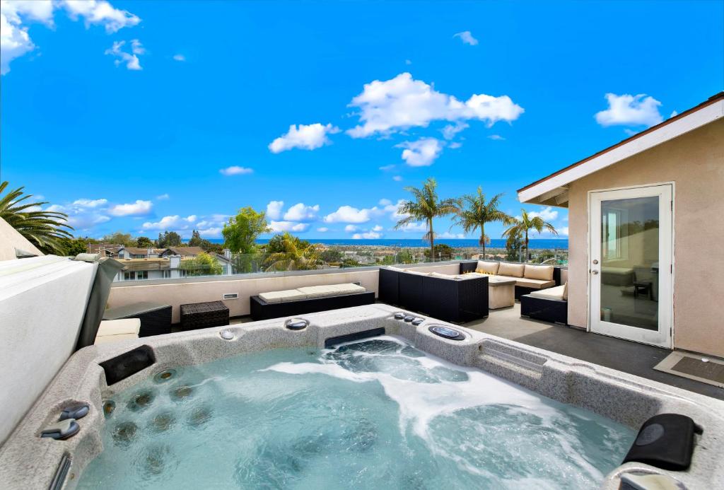 Oceanview Oasis with Roofdeck Hot Tub, Carlsbad (updated prices 2026)