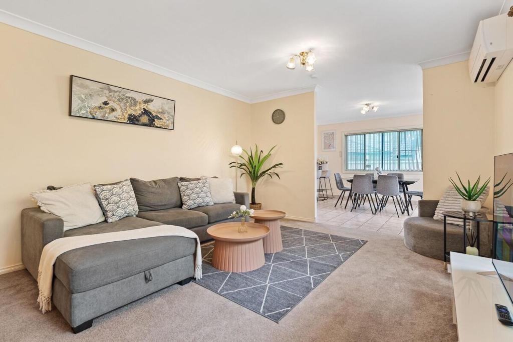 4E0 Abnb-Style Spacious 3BR, Free Parking, Easy Access To City, Sydney ...