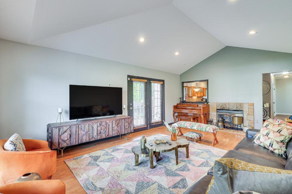 5 Mi to Princeton Family Home with Deck and Yard!, Dutch Neck (updated ...