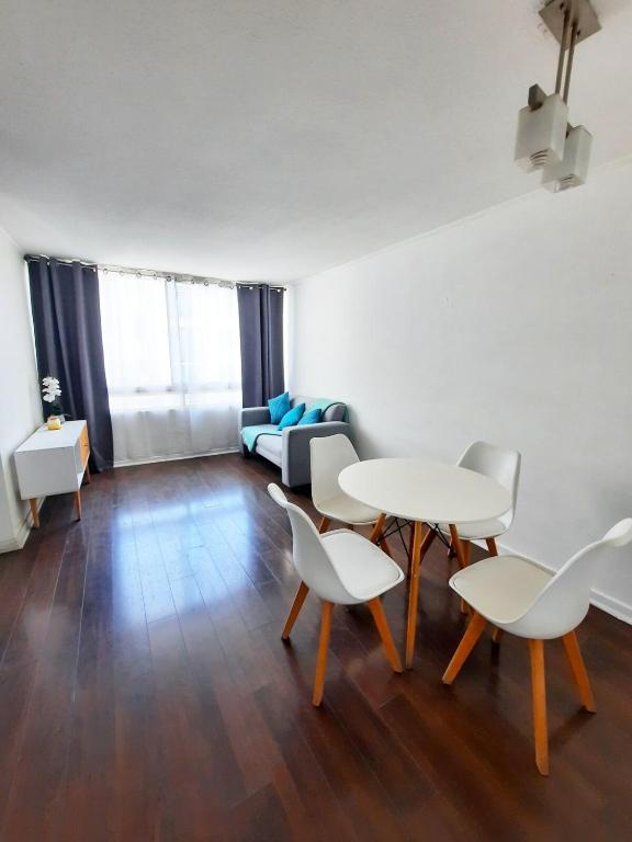 Large apartment within walking distance of Metro Toesca, Santiago ...