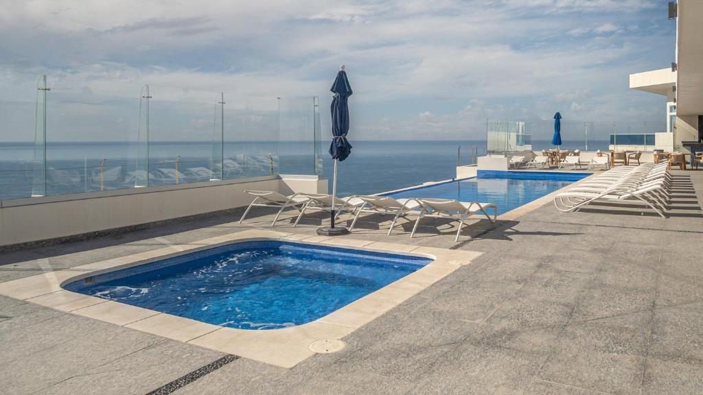 Luxury modern condo at Encantame Towers E1405, Playa Encanto (precios ...
